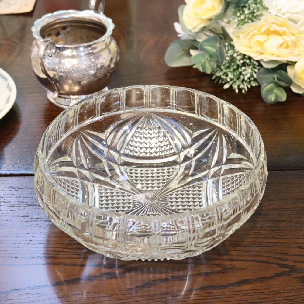 涼やかな演出に♪ ビンテージガラスボウル VC106-279009 – アンティーク家具と雑貨の店 ビクトリアンクラフト