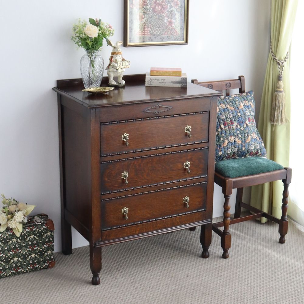 触れるたびに深まる愛着♪ チェスト VC107-037 – アンティーク家具と雑貨の店 ビクトリアンクラフト