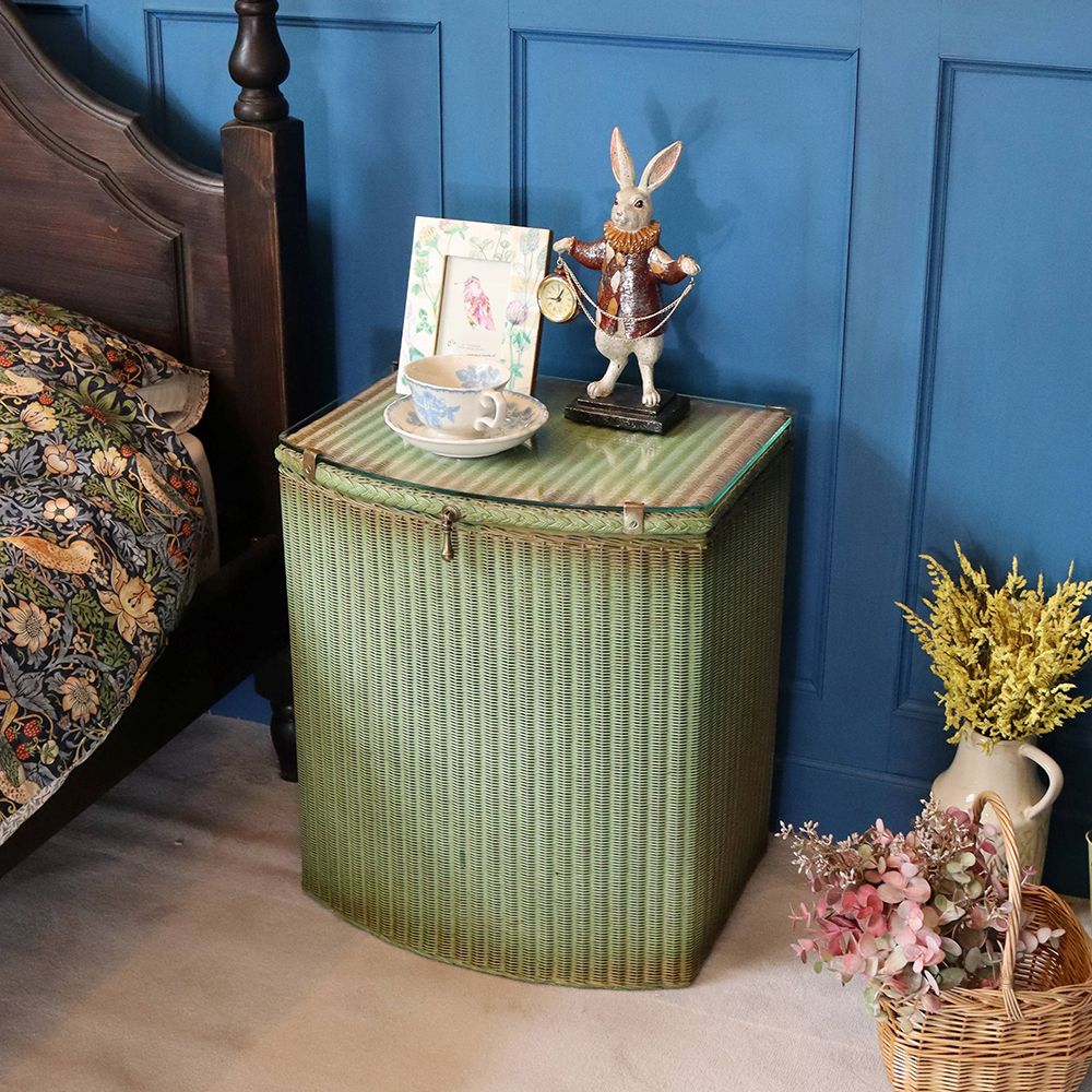 トップはガラス天板です♪ ロイドルームバスケット VC107-091 – アンティーク家具と雑貨の店 ビクトリアンクラフト