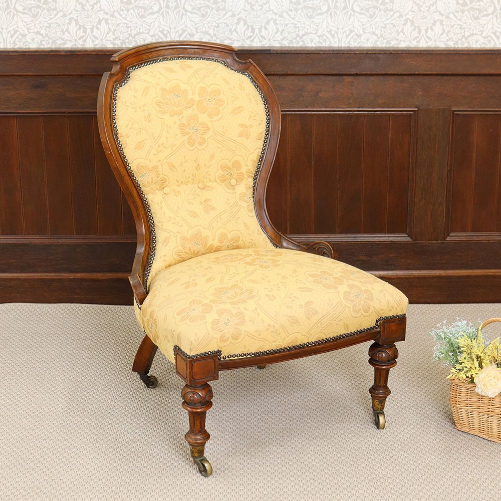 座れば貴婦人気分♪ ナーシングチェア VC107-232 – アンティーク家具と雑貨の店 ビクトリアンクラフト