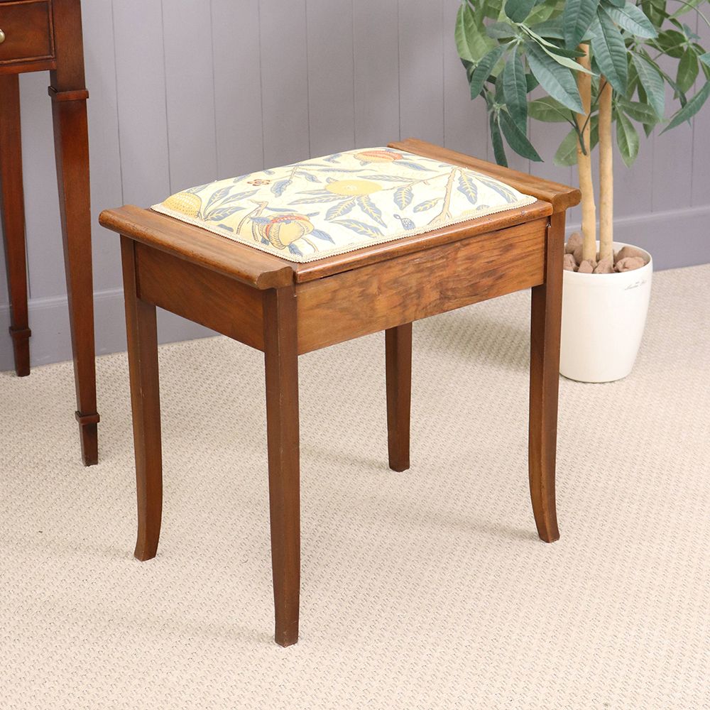 モリスのフルーツ柄です♪ ピアノスツール VC108-041MORRIS – アンティーク家具と雑貨の店 ビクトリアンクラフト