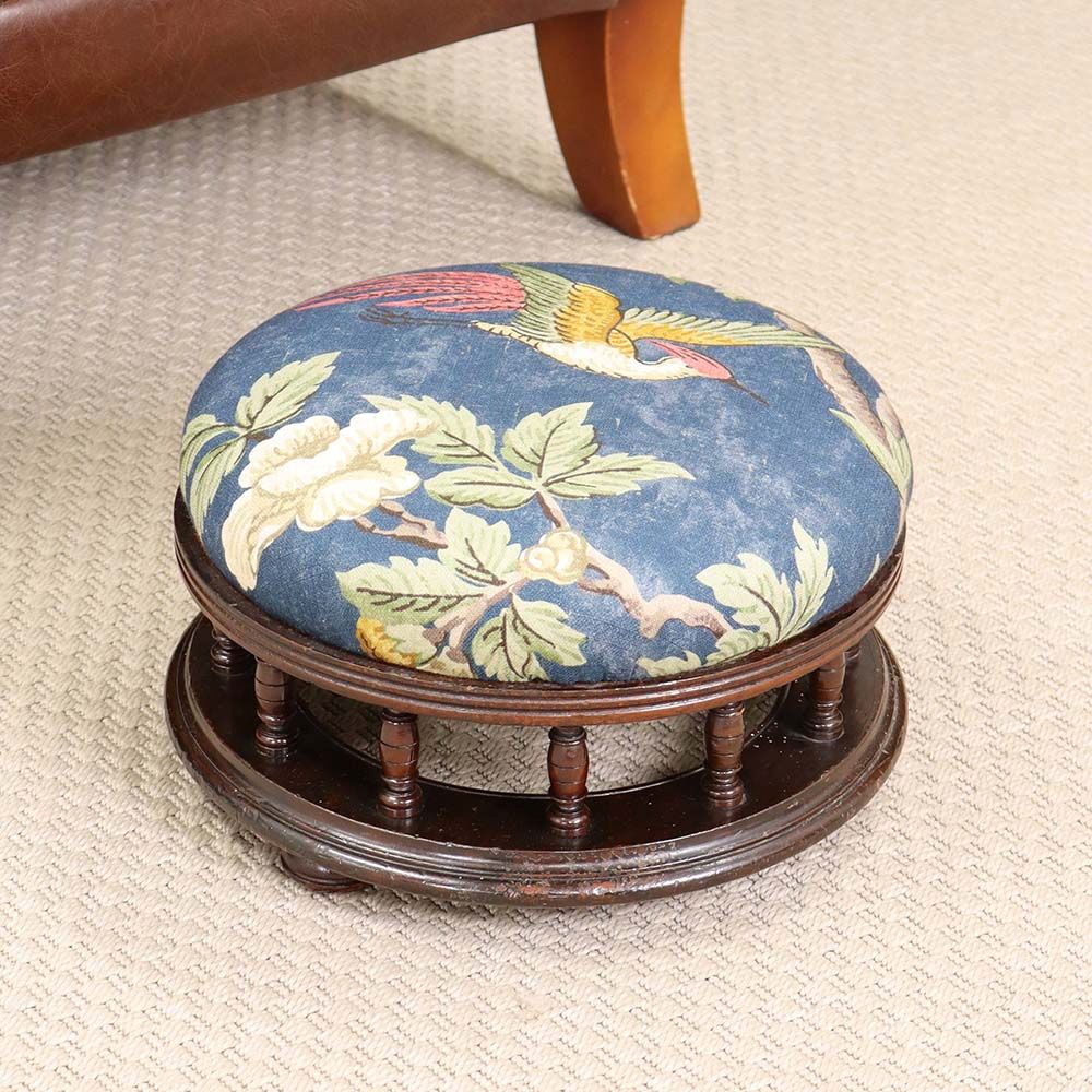 オシャレなくつろぎのアイテム♪ フットスツール VC113-238002 – アンティーク家具と雑貨の店 ビクトリアンクラフト